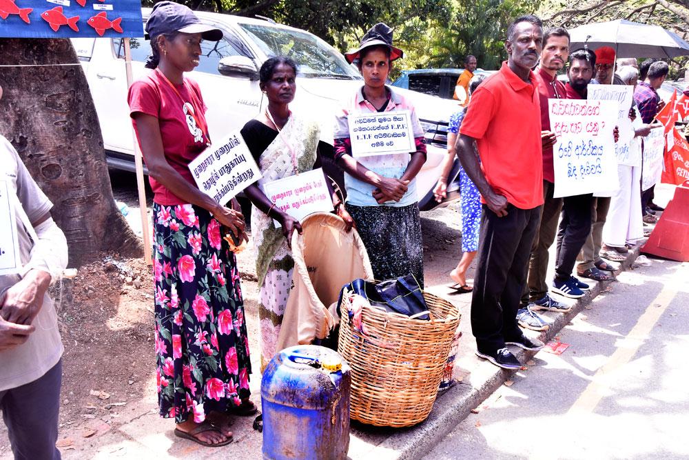 Stop informal labour system - Caption Story | Daily Mirror