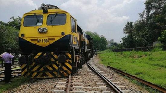 Train transporting Prima flour derails near Ragama Station - Breaking ...