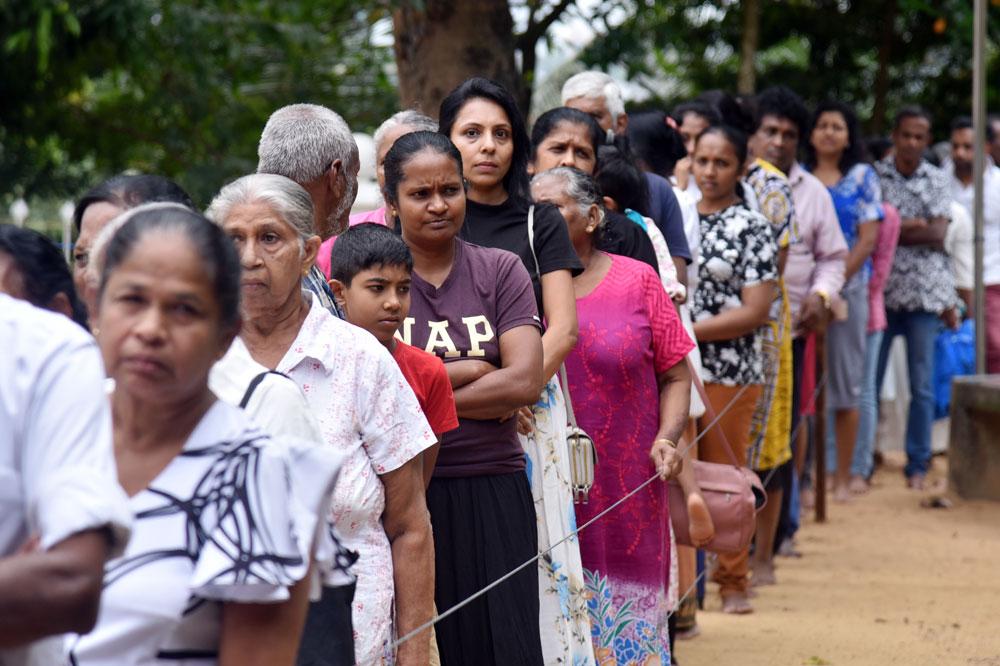 Dansala at Alan Mathiniyaramaya temple - Caption Story | Daily Mirror