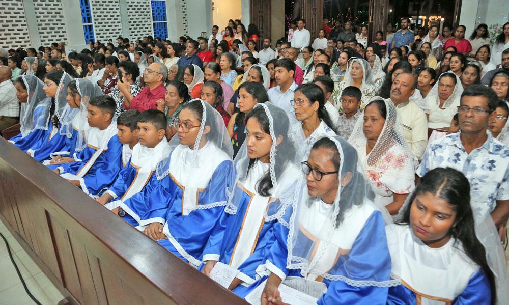 Main Christmas service held - Caption Story | Daily Mirror