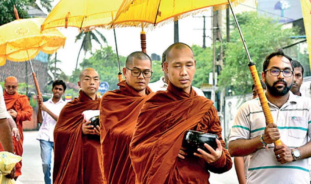 Pindapatha Promoting Inter-Faith Harmony - News Features | Daily Mirror