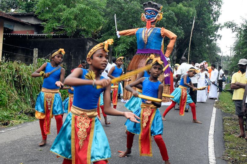 Vesak Maha Perahera... - Caption Story | Daily Mirror
