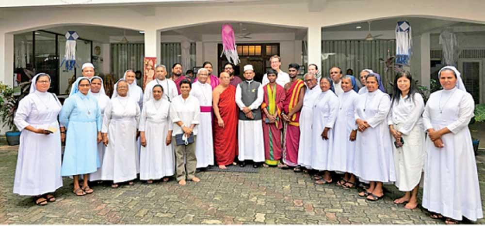Pindapatha Promoting Inter-Faith Harmony - News Features | Daily Mirror