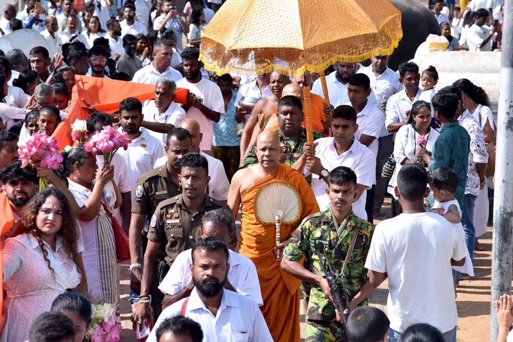 Oil anointing ceremony at Kataragama - Caption Story | Daily Mirror