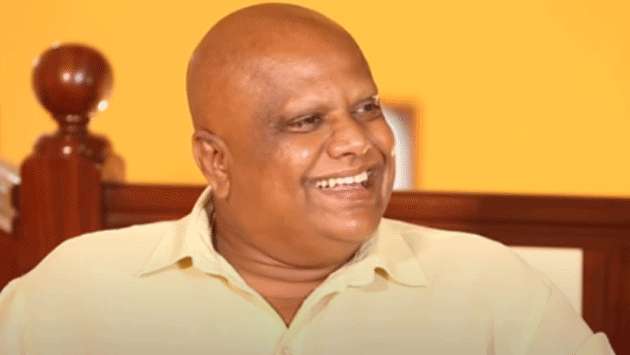 Ava ryes nude apple is a nice milf who appears to be having