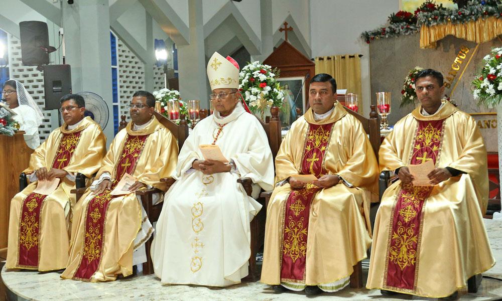 Main Christmas service held - Caption Story | Daily Mirror