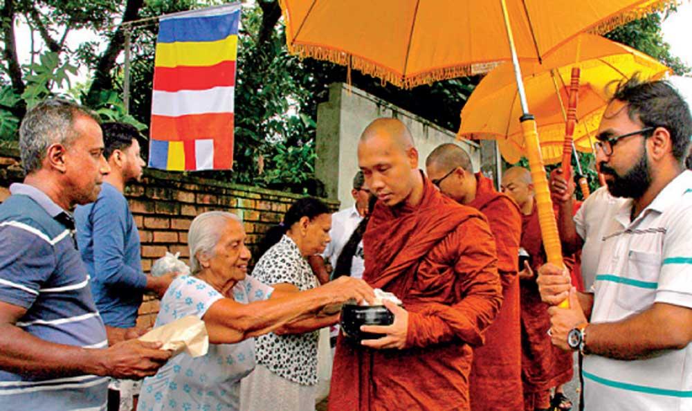 Pindapatha Promoting Inter-Faith Harmony - News Features | Daily Mirror