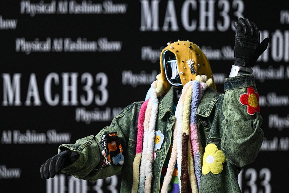 Humanoid robots perform at Seoul - Caption Story | Daily Mirror
