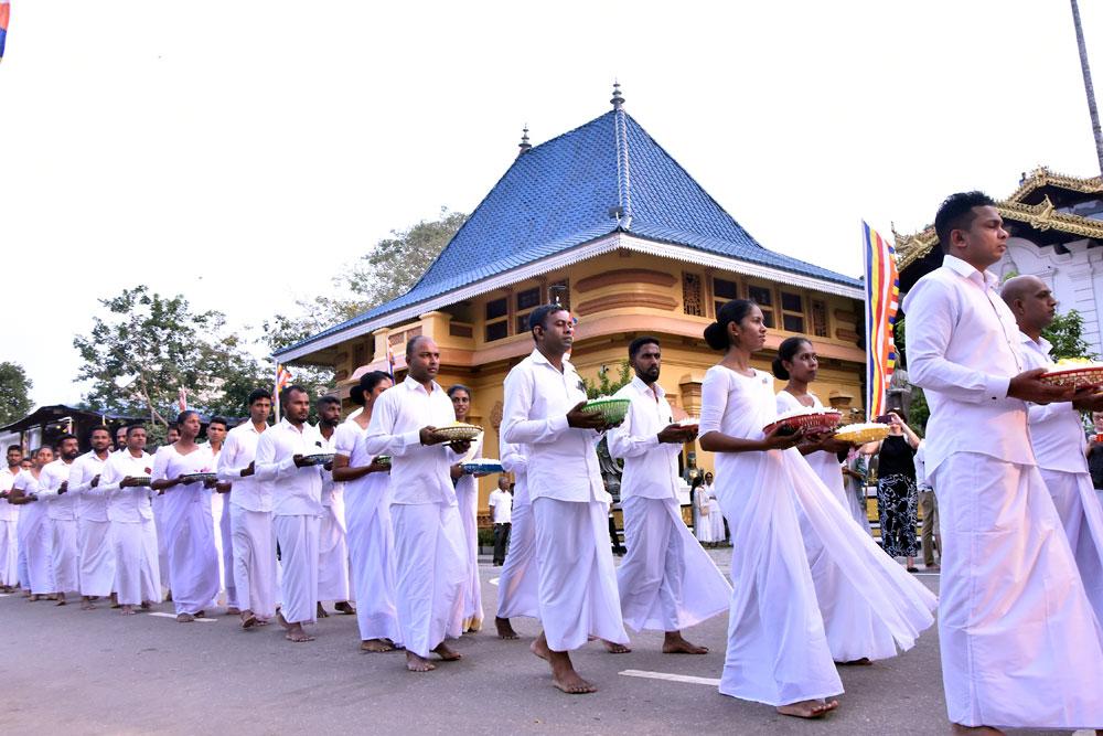 Gangaramaya Mal Perahera... - Caption Story | Daily Mirror