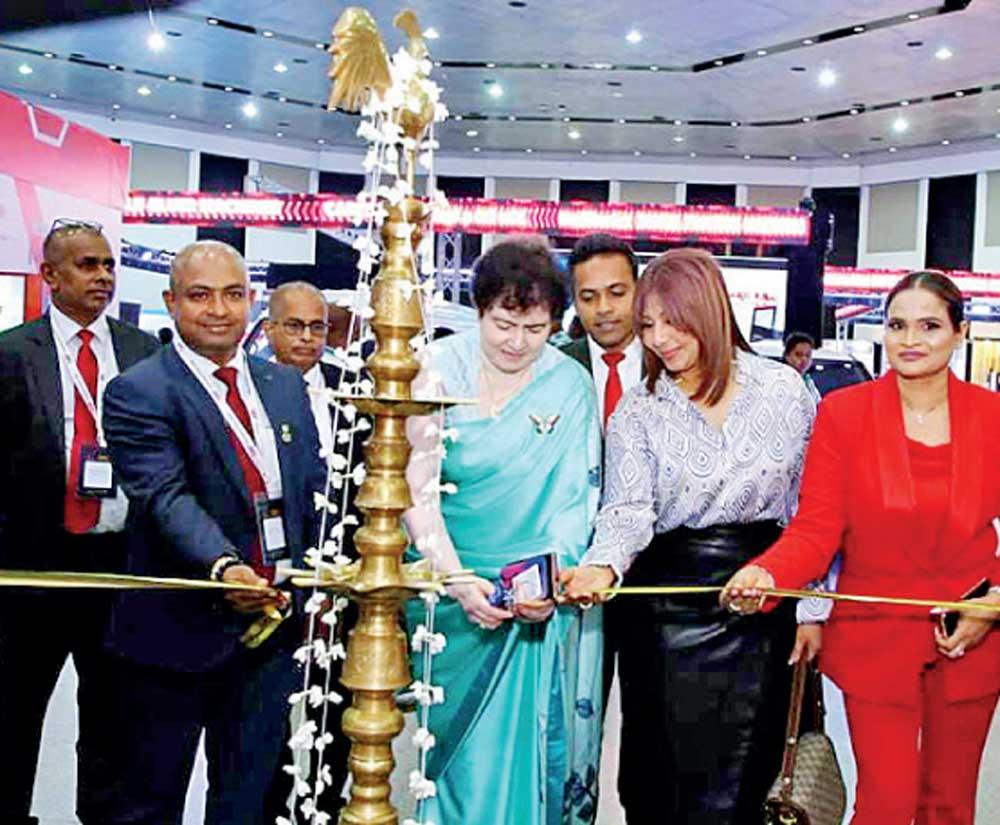 Veepee Graphics Lanka opens high-tech stall at Print & Trade Fair ...