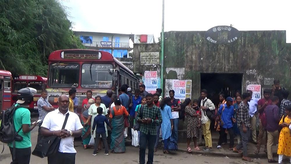 Long queues in Hatton for Colombo-bound buses - Breaking News | Daily ...