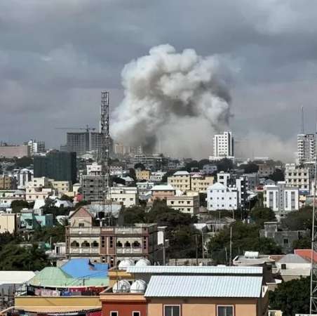 Somalia Mogadishu bombings: Twin blasts kill 100 in capital - Breaking ...