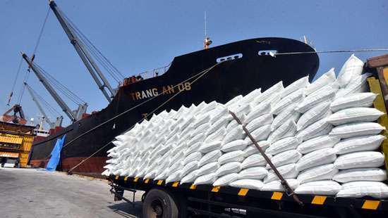 First shipment carrying 13,000 MT urea unloaded - Breaking News | Daily ...