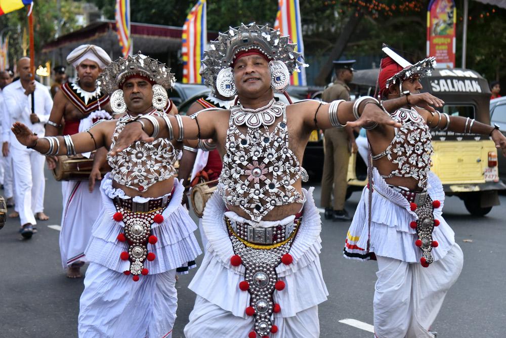 Before Gangaramaya Navam Perahera… - Caption Story | Daily Mirror