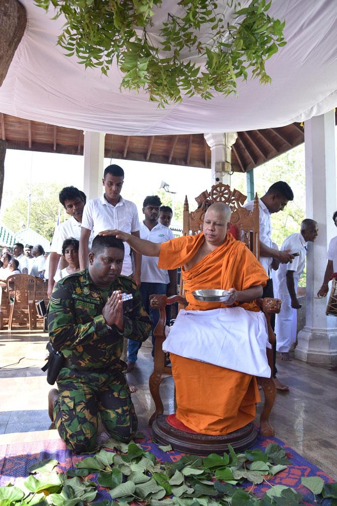 Oil anointing ceremony at Kataragama - Caption Story | Daily Mirror