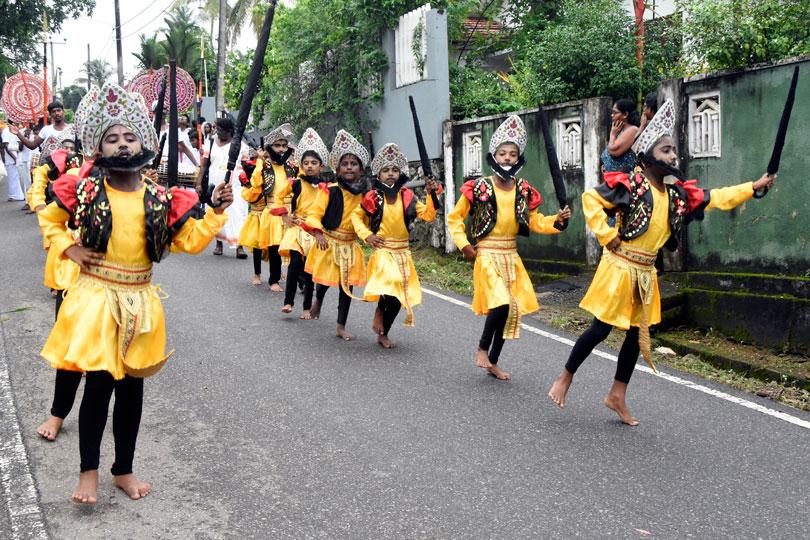 Vesak Maha Perahera... - Caption Story | Daily Mirror