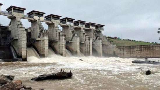 Deduru Oya reservoir spills due to high rainfall - Breaking News ...
