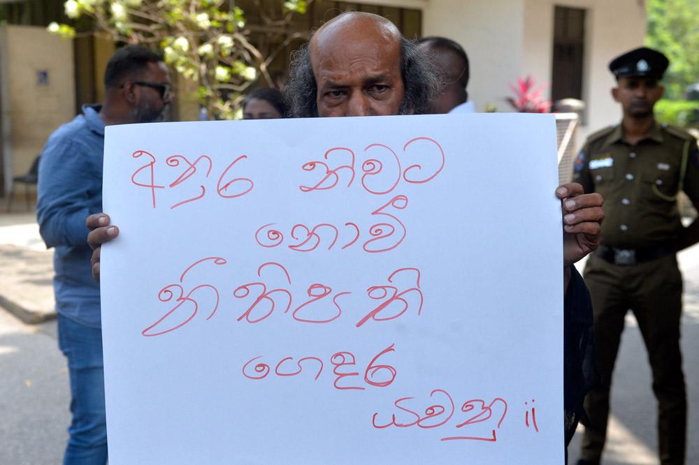Silent protest over Lasantha Wickramathunga murder case - Caption Story ...