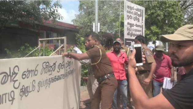 Tense situation in Maharagama as police remove protestors’ hut ...