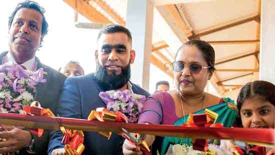 Laptop.lk & Technocity high-tech AI IT Laboratory to Chilaw Ananda ...