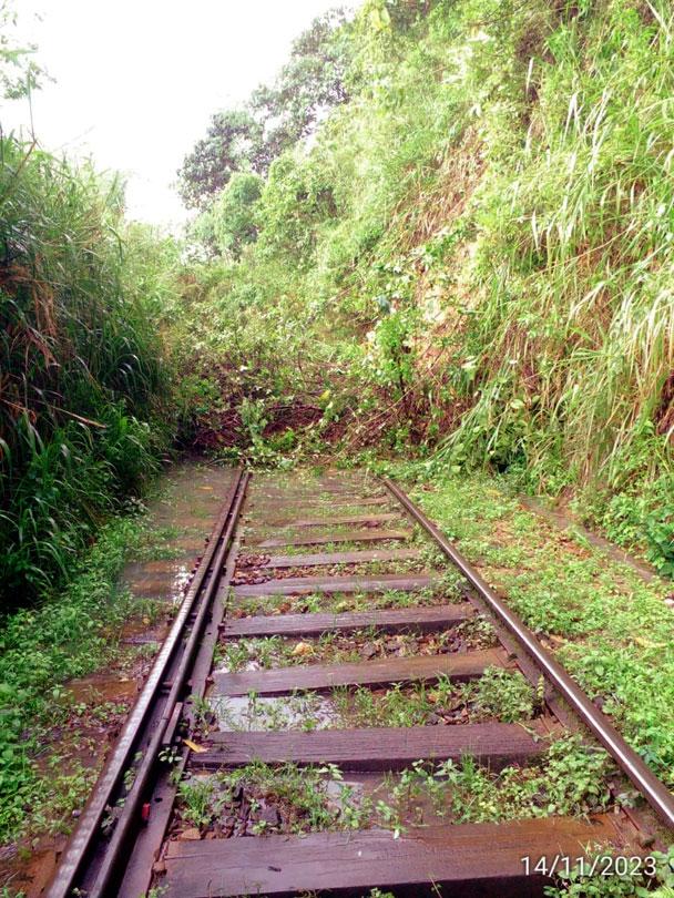 Badulla-Colombo train service distrupted due to earth mound collapsing ...