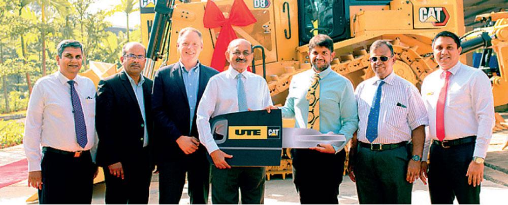 UTE delivers SL’s largest Cat D8 track-type tractor to NEM Construction ...