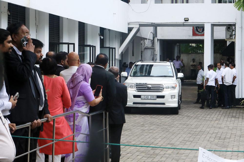 Large crowds outside to see MR - Caption Story | Daily Mirror