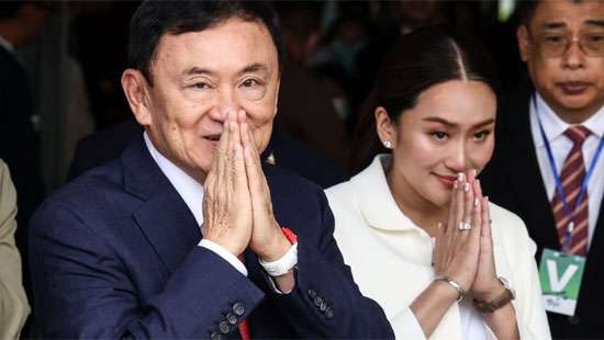 Ex-PM Thaksin Shinawatra returns to Thailand after 15 years in exile - Breaking News | Daily Mirror