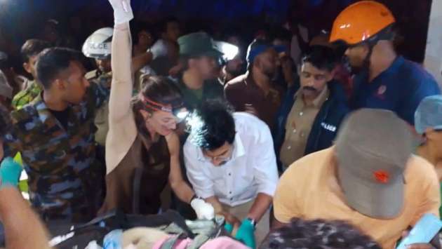 Foreign healthcare worker assists local team after Ella–Wellawaya bus ...