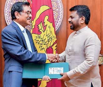 Central Bank issues Rs.2000 circulated commemorative currency note to ...