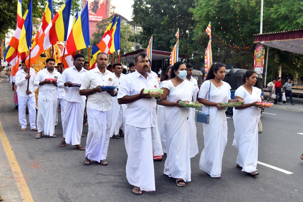 Before Gangaramaya Navam Perahera… - Caption Story | Daily Mirror