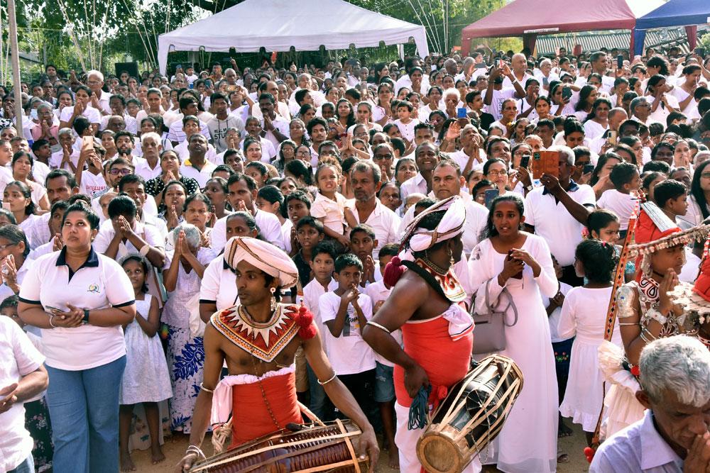 Largest Bhadrasana Buddha statue unveiled - Caption Story | Daily Mirror