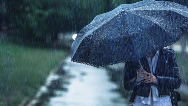 Heavy showers expected today - Breaking News | Daily Mirror