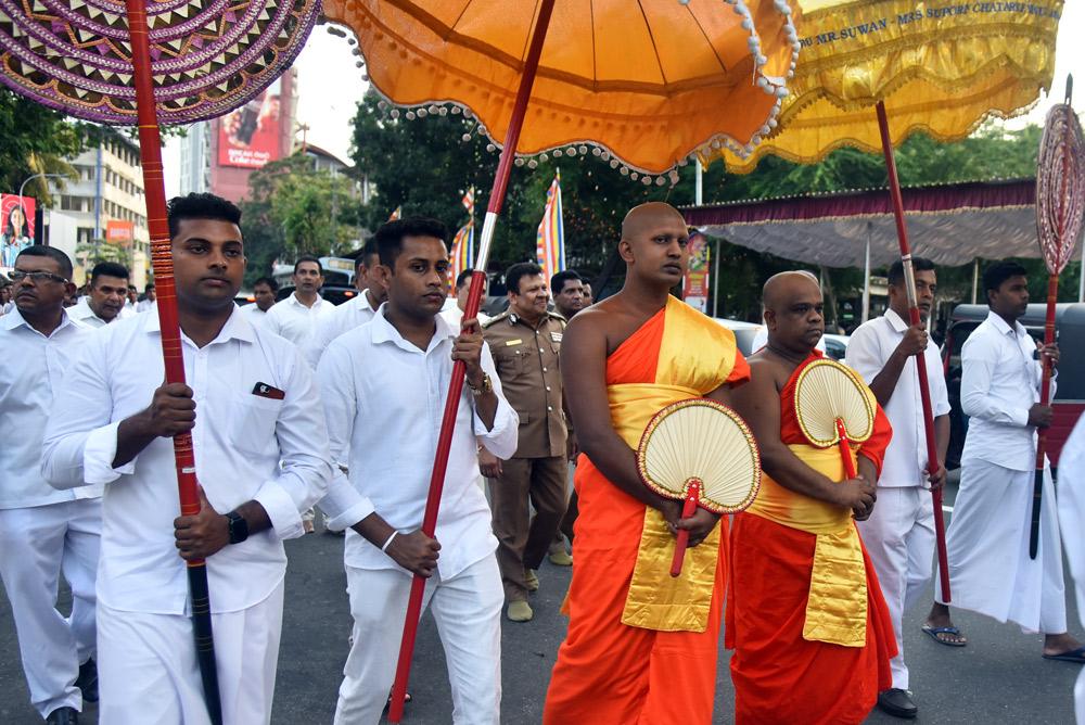 Before Gangaramaya Navam Perahera… - Caption Story | Daily Mirror