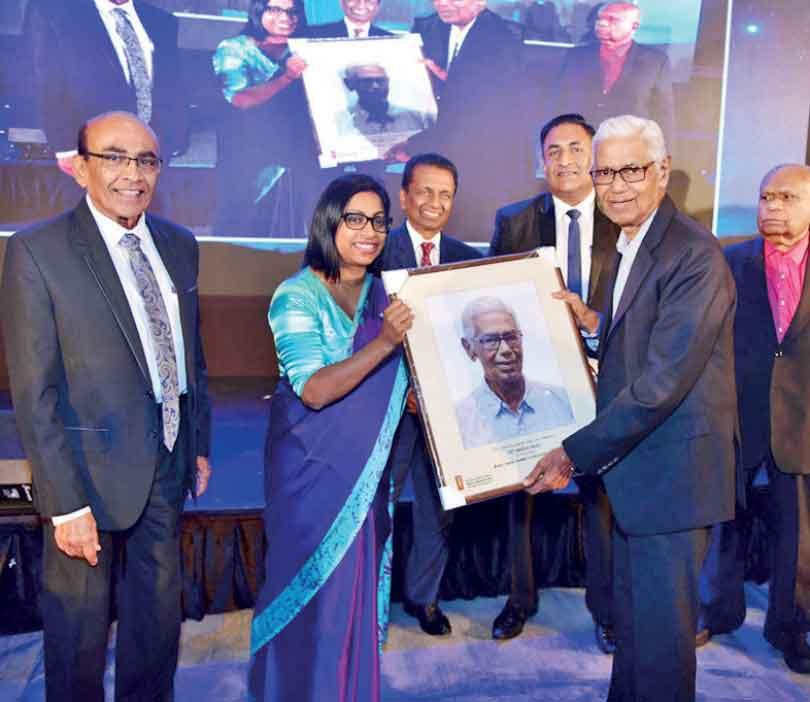 Sri Lanka Press Association honours ten media veterans at 70th ...