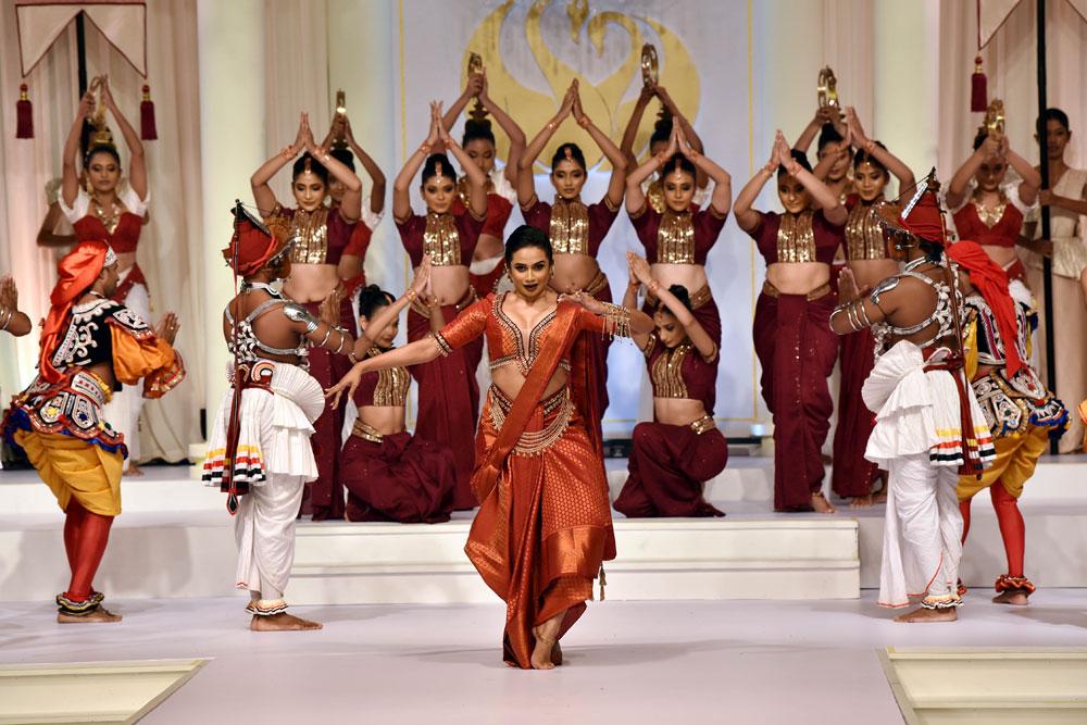 Kandyan bridal and fashion exhibition - Caption Story | Daily Mirror