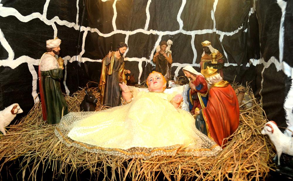 Main Christmas service held - Caption Story | Daily Mirror