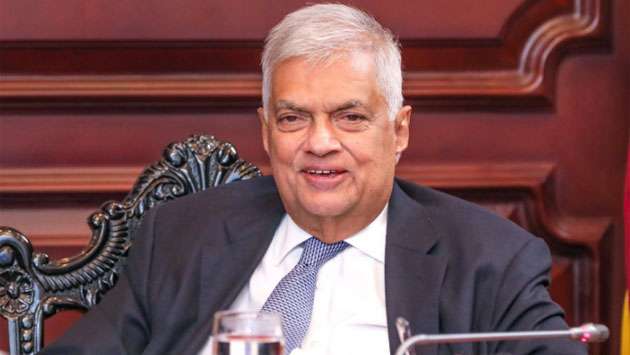 Ranil signs nomination papers for presidential election - Breaking News ...