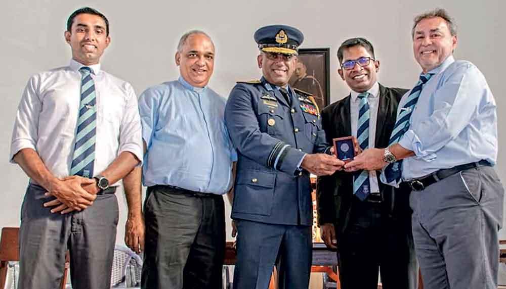Wesley College Felicitated Air vice Marshal Sampath Wickramaratne ...