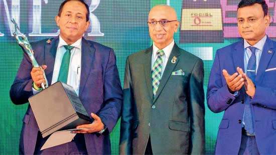 Gamma Interpharm Chairman wins Platinum Award at SLEOTY 2025 - Business News | Daily Mirror