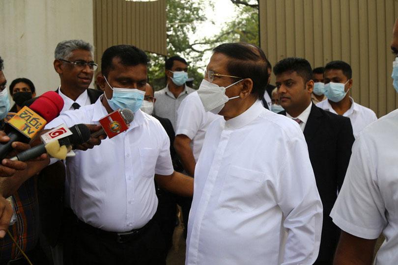 Maithri arrives at Colombo Fort Magistrate - Breaking News | Daily Mirror