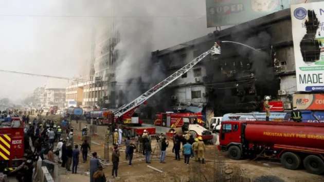 Eight dead, dozens missing in massive Pakistan mall fire ...
