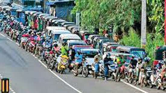 Sri Lanka facing its longest queues ever today - Breaking News | Daily ...
