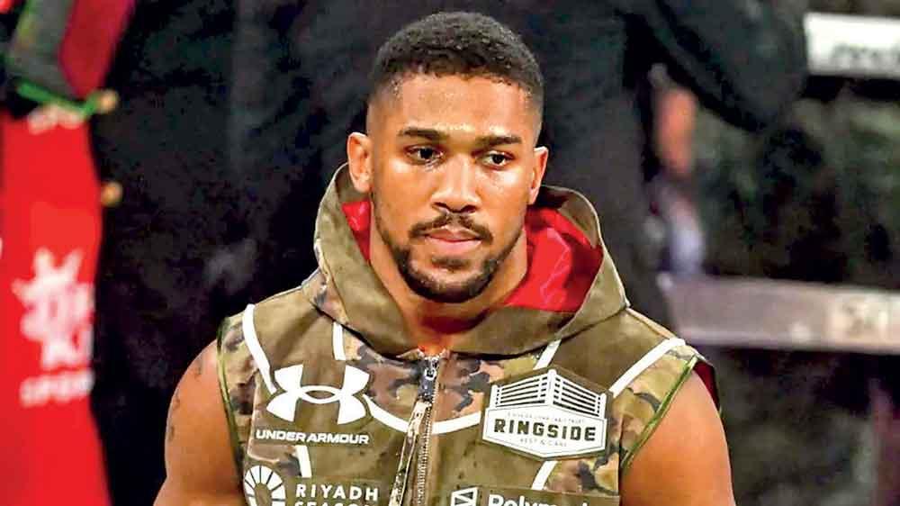 Tragedy survivor Anthony Joshua back at the gym - Sports | Daily Mirror
