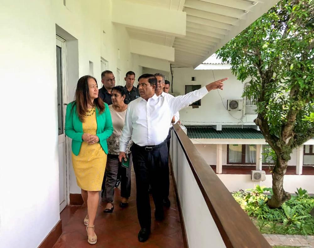 Julie Chung visits Sirikotha - Caption Story | Daily Mirror