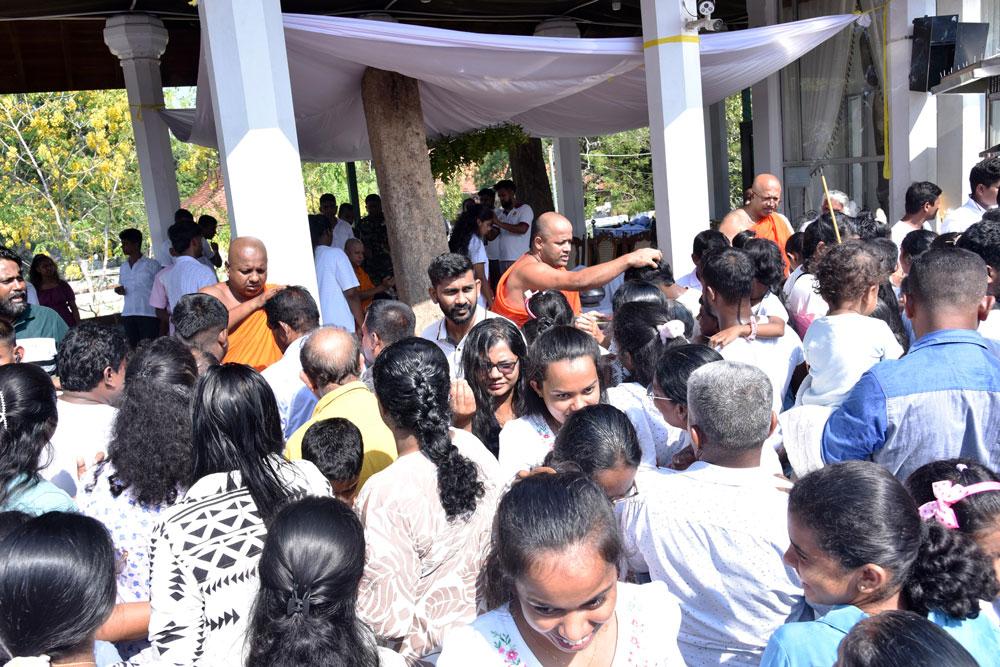 Oil anointing ceremony at Kataragama - Caption Story | Daily Mirror