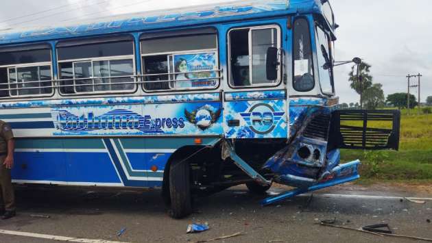 Four killed in head-on collision in Mullaitivu - Breaking News | Daily ...