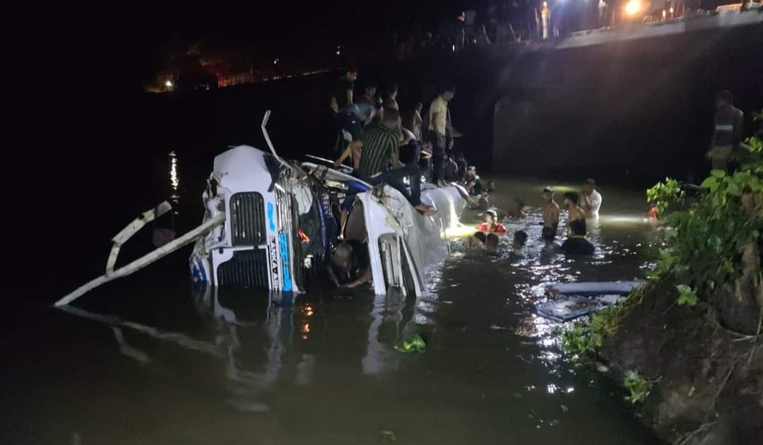 At least 9 killed, over 20 injured after bus topples into river at ...