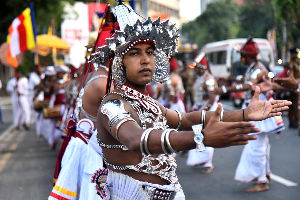 Before Gangaramaya Navam Perahera… - Caption Story | Daily Mirror