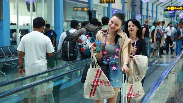 Tourist arrivals top 850,000 despite dip in March, April - Breaking ...